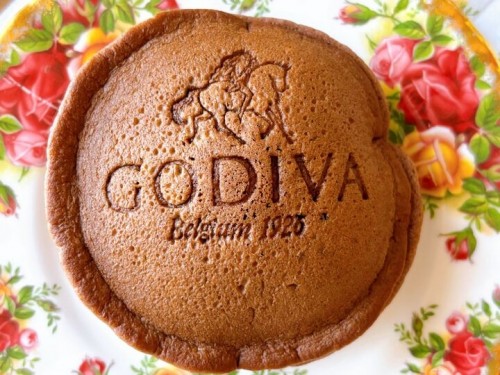 【Uchi Caf?×GODIVA】どらもっちの新作登場！口どけまろやかな贅沢“ショコラマロン”実食レポ｜コラム｜eltha(エルザ)